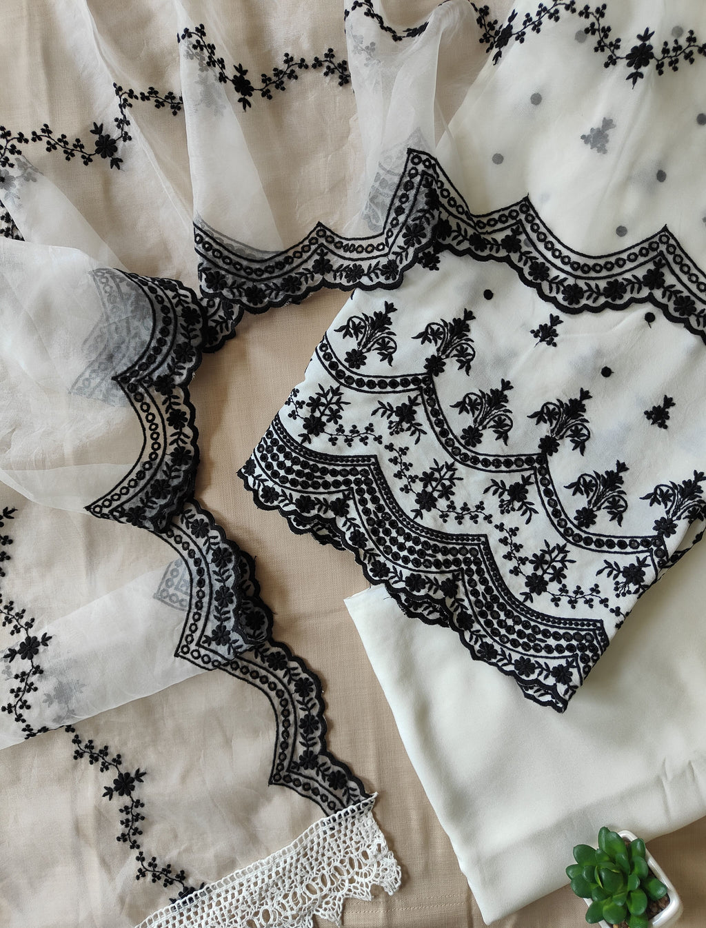 Off-White & Black Cut-Work Suit-Set – House Of Kadhaee